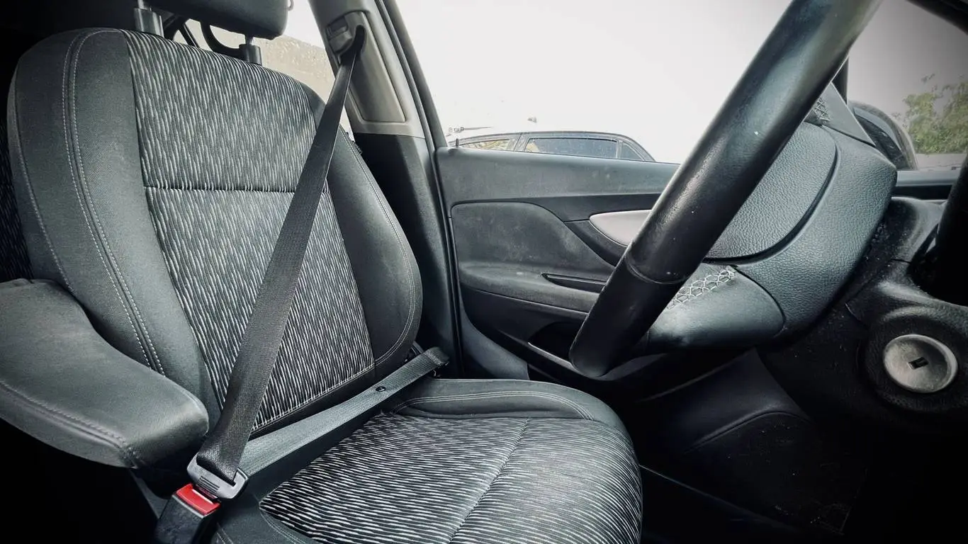 Seat belt safety: ditch the bulky winter coat when driving