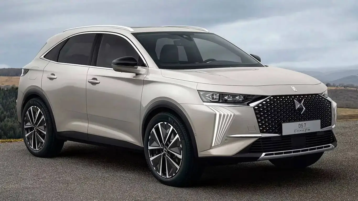 DS 7、PHEV廃止でディーゼル一本化へ：価格・グレード・スペック徹底解説｜装備と燃費の最新情報を詳報